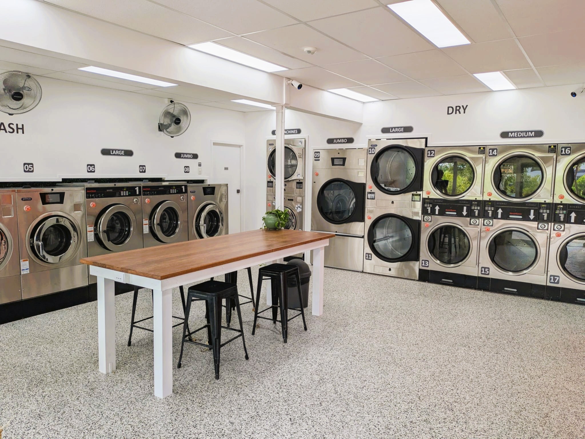 Laundromat on Mayfield – Makes washing simple